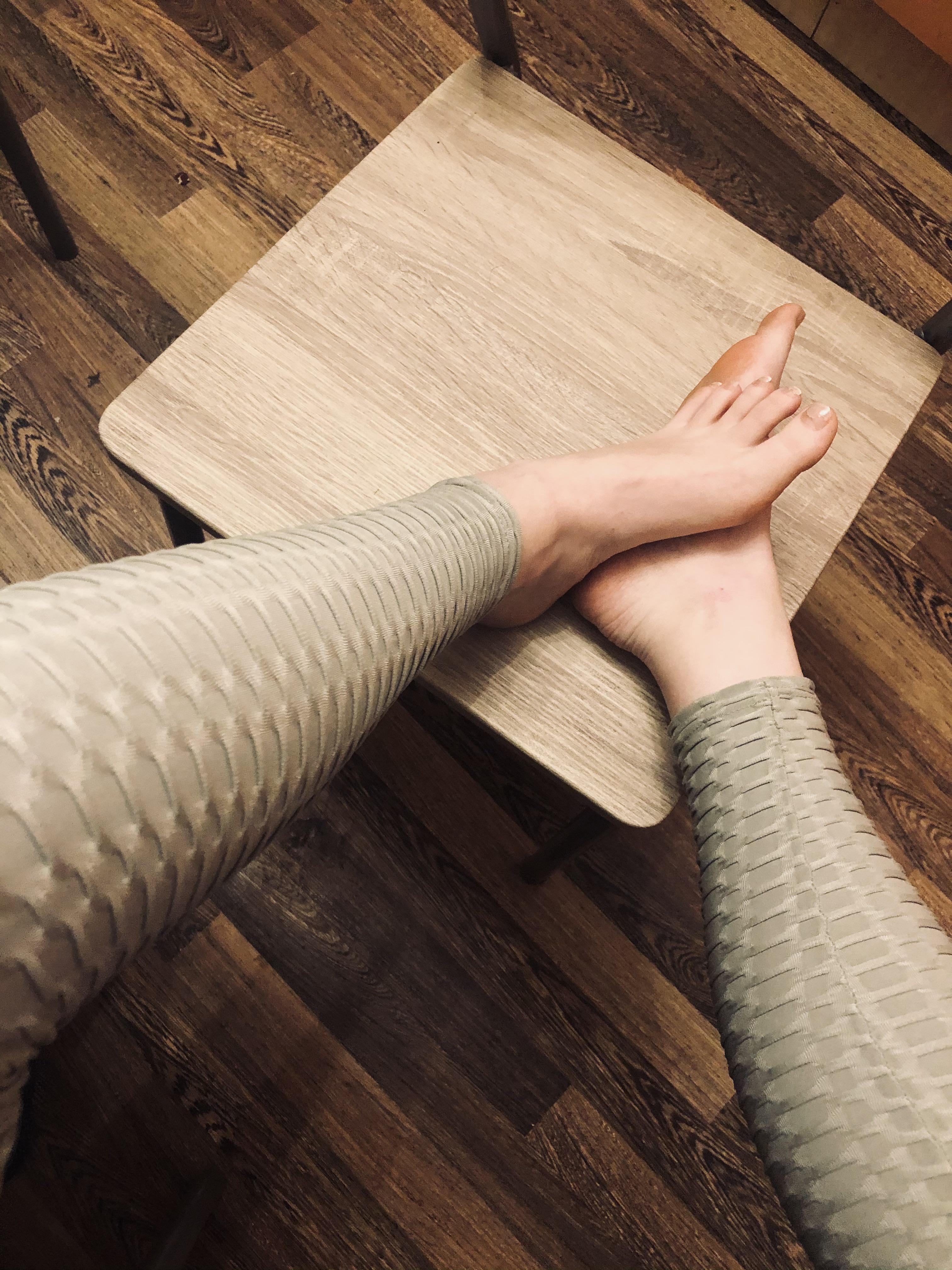 TikTok legging and tuesday after work feet! 🔥🦶🏻 check my of in my bio ! ️ maybe we can agree on ...