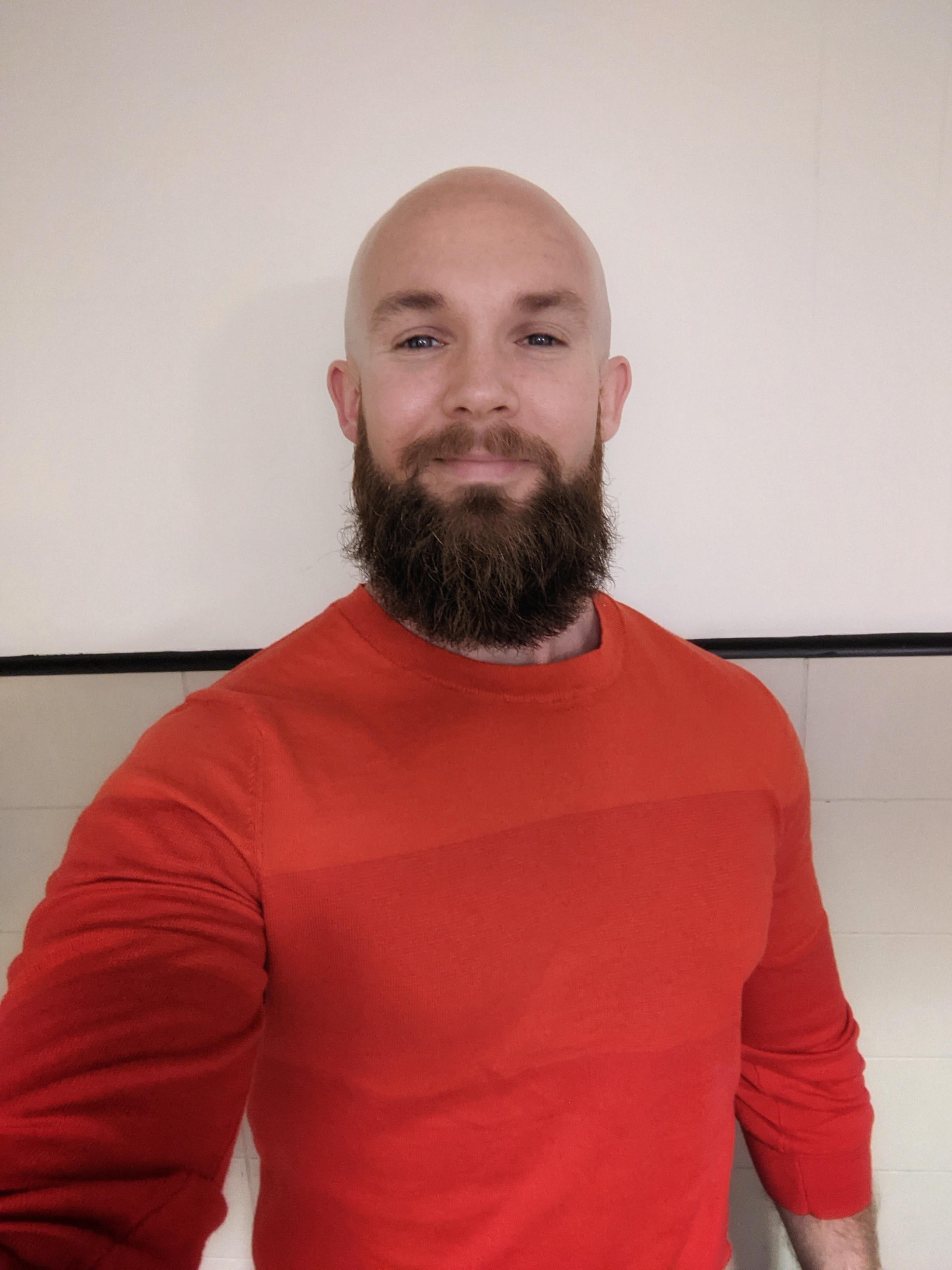 TIL my sweater is different shades of red 🤣 | Scrolller