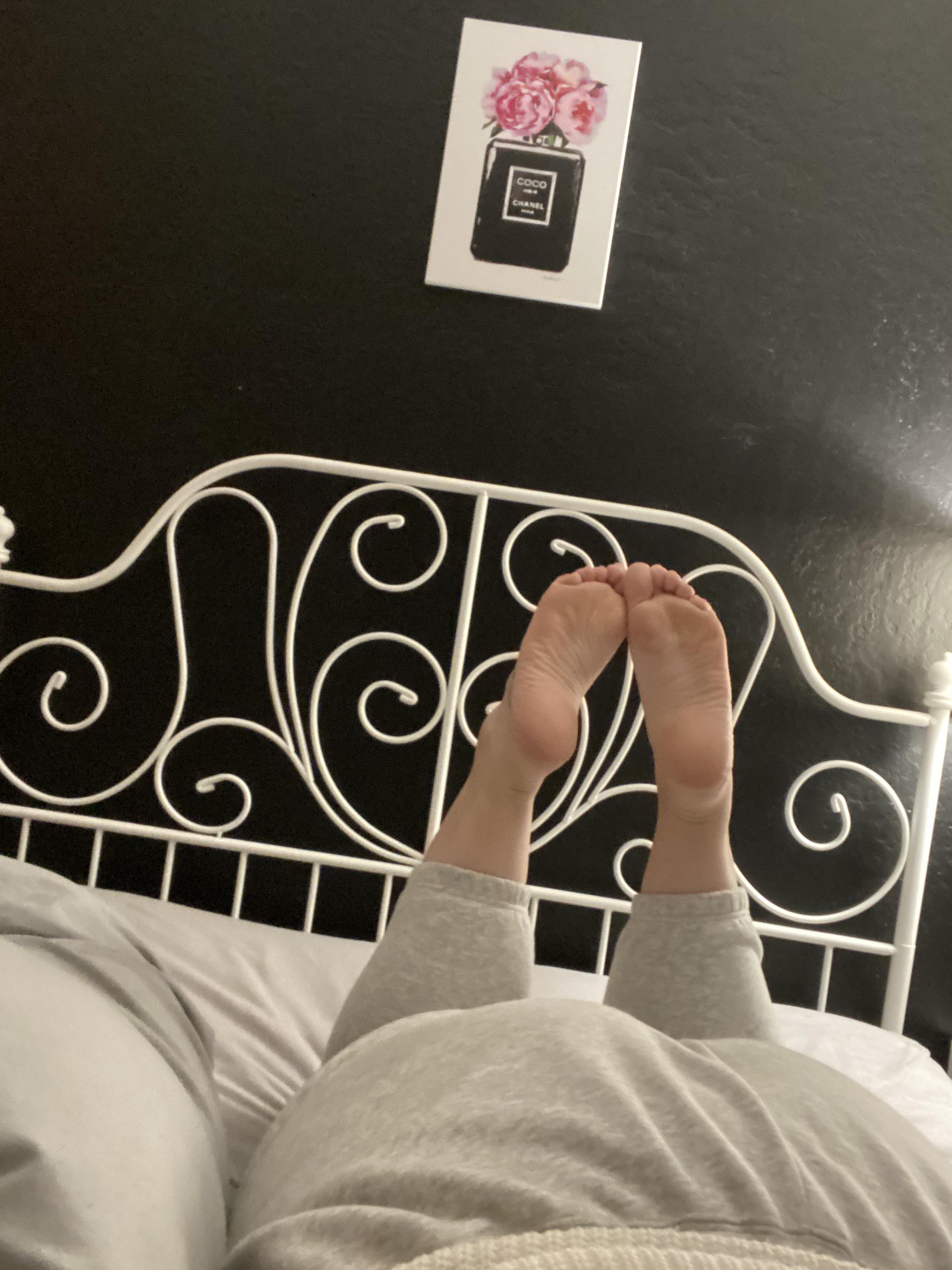 Time for bed 😴 Are you coming? | Scrolller