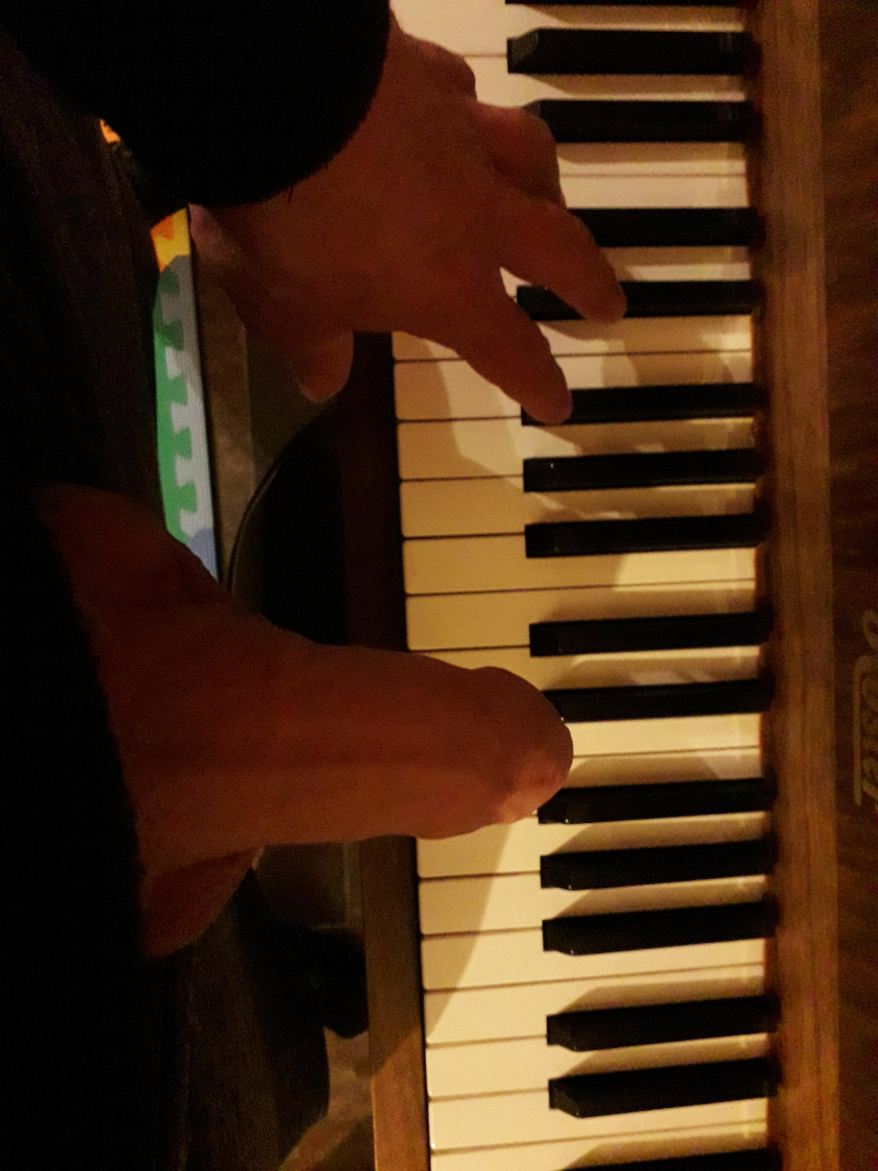 Time for my piano lessons [43] | Scrolller