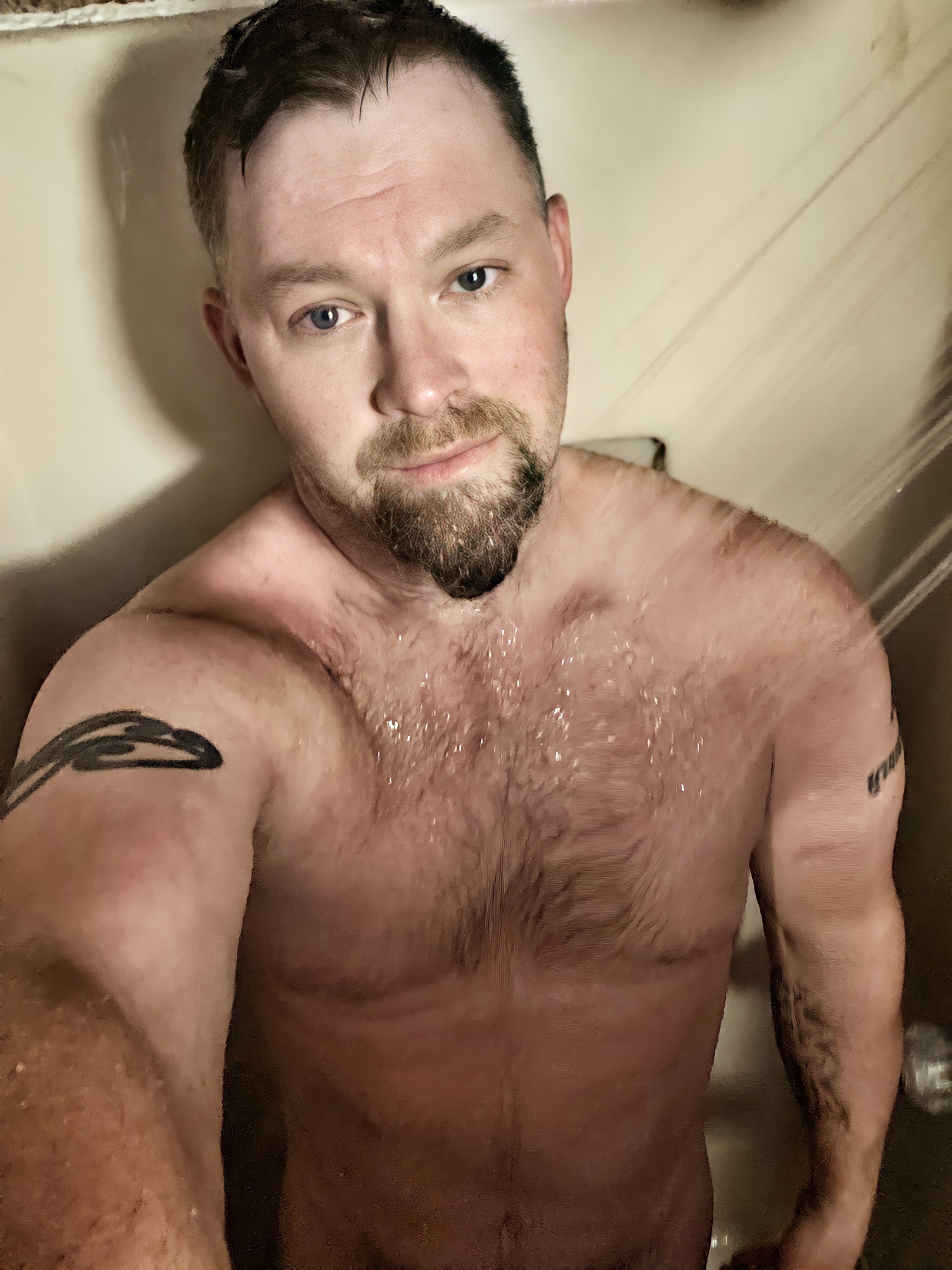 Time to hit the showers [39] | Scrolller