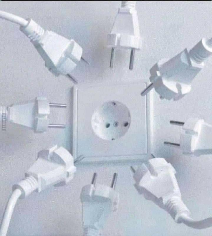 Tinder in one picture.Explains everything | Scrolller