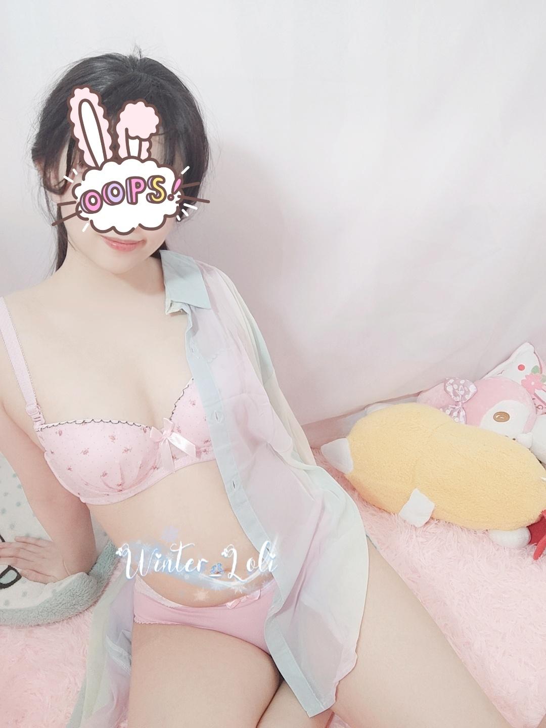 petite n smol | Scrolller