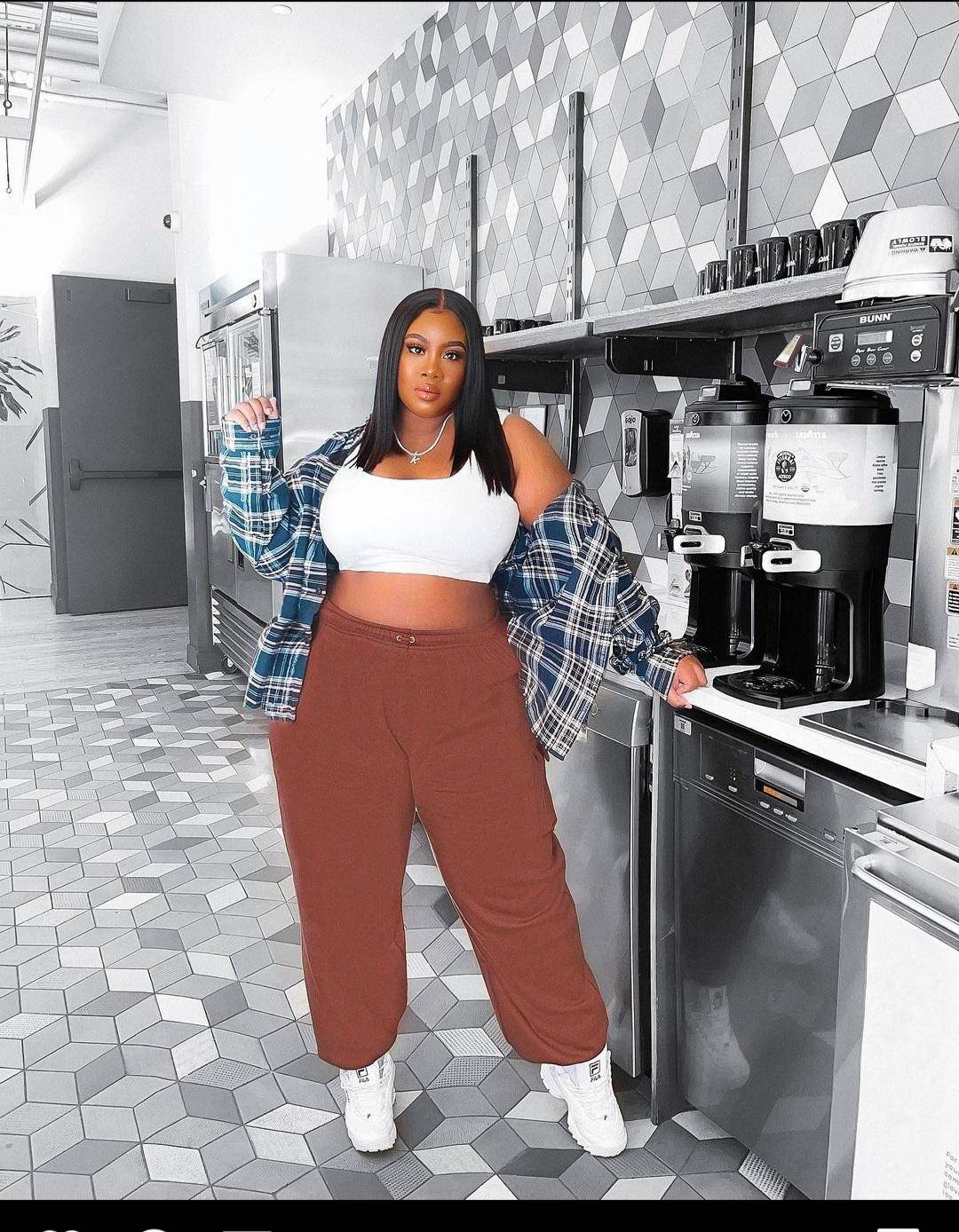 TINY HEAD & NO SKIN TEXTURE | Scrolller