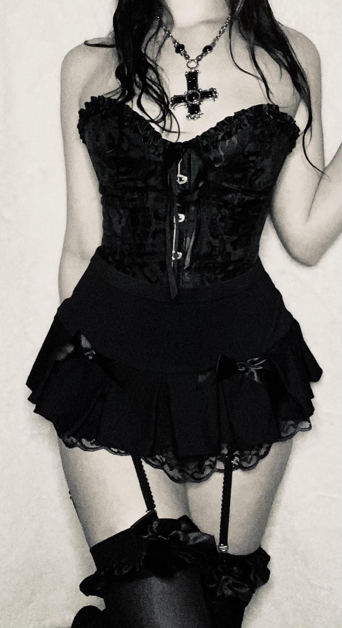 Tiny skirts are so cute🖤 | Scrolller