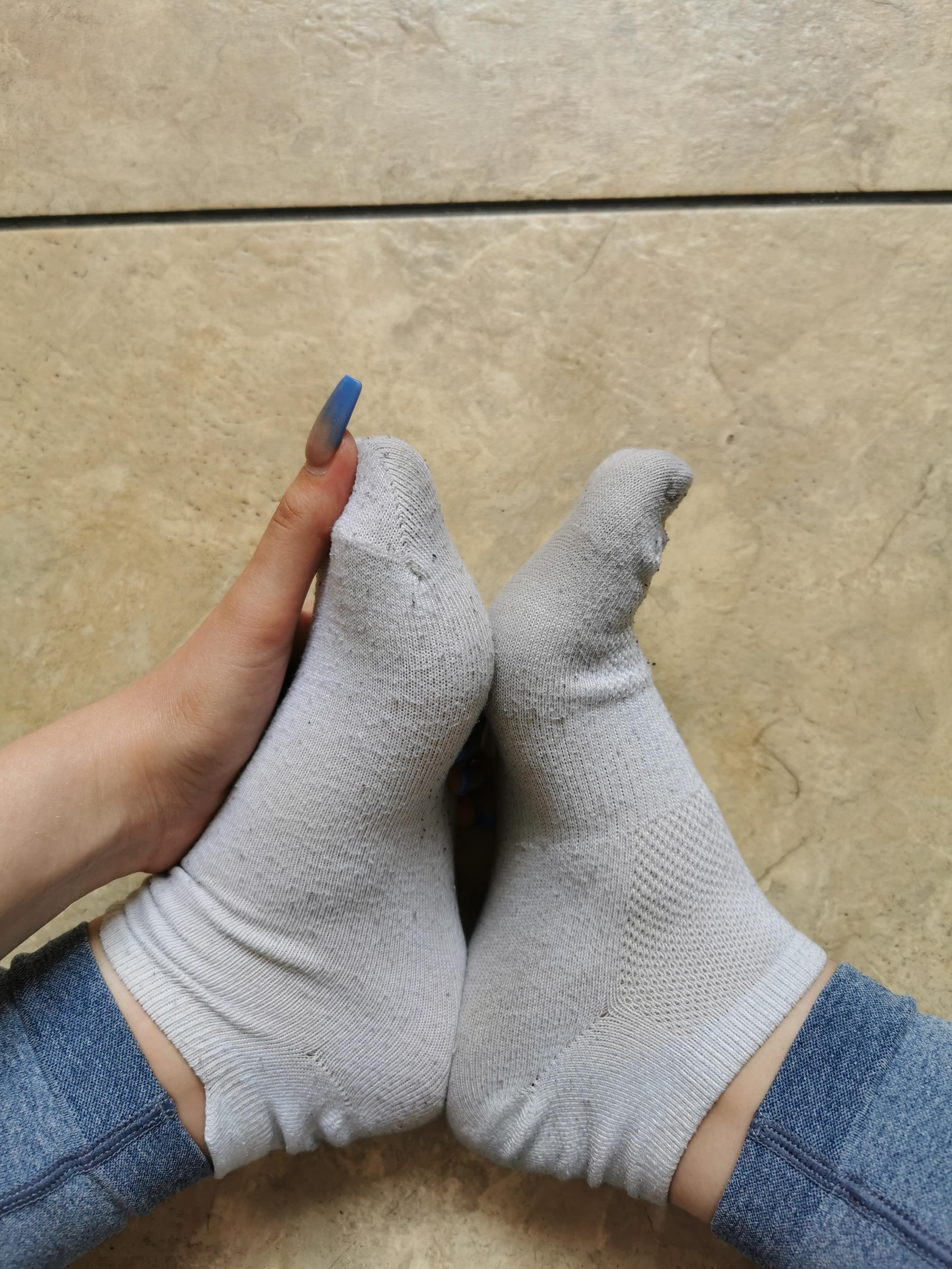 Who wants my gym socks 😉 | Scrolller