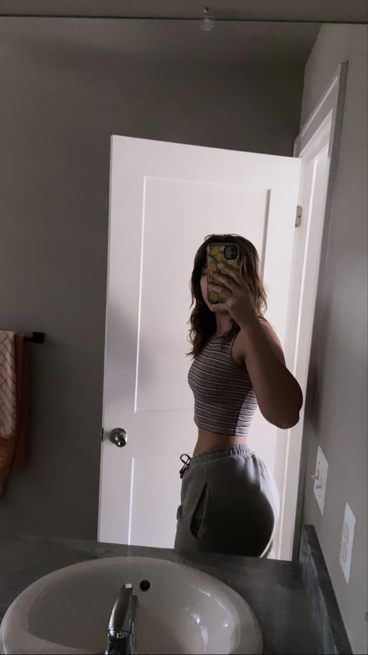 Tiny waist | Scrolller