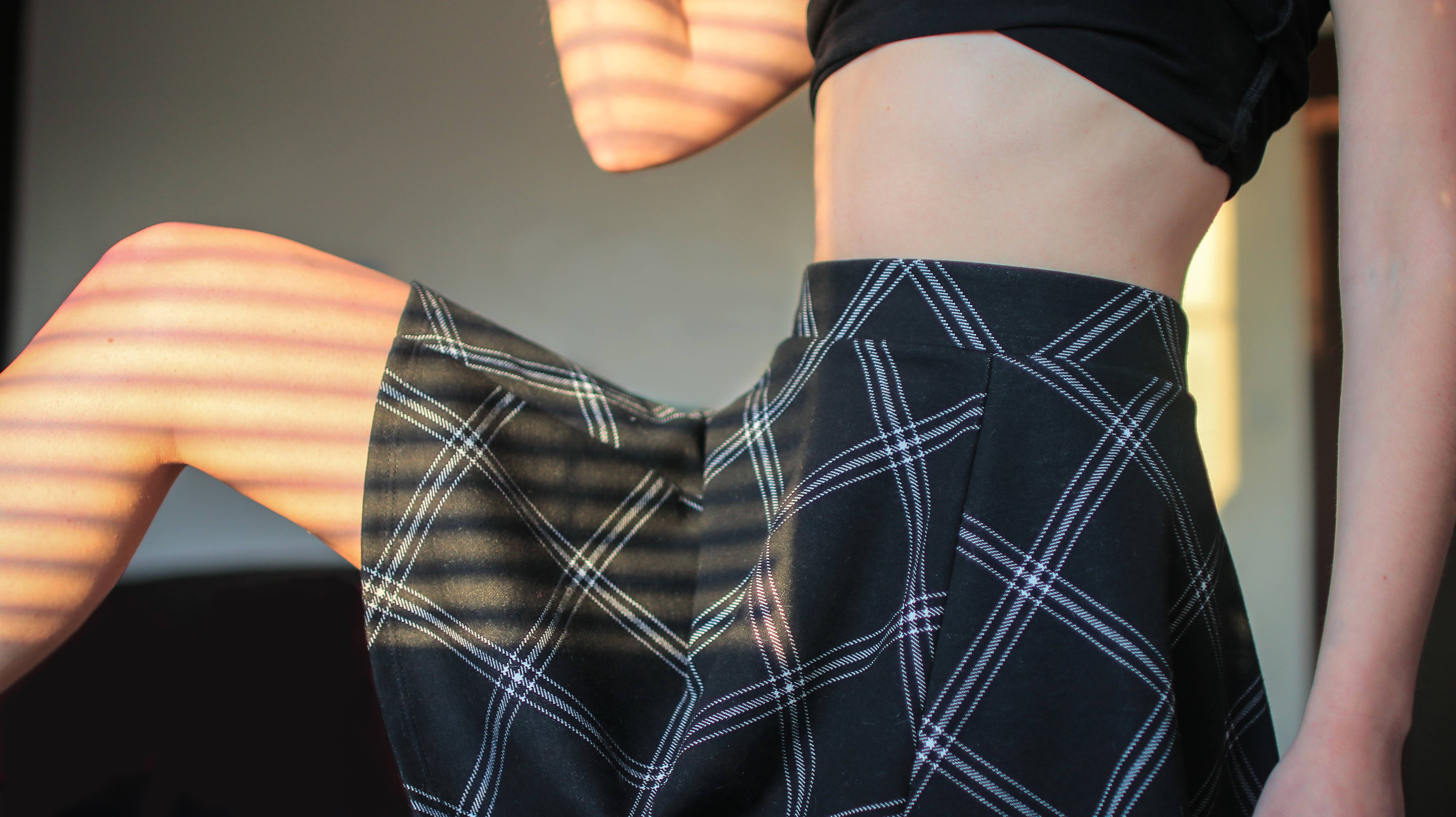 Tiny waist:) | Scrolller