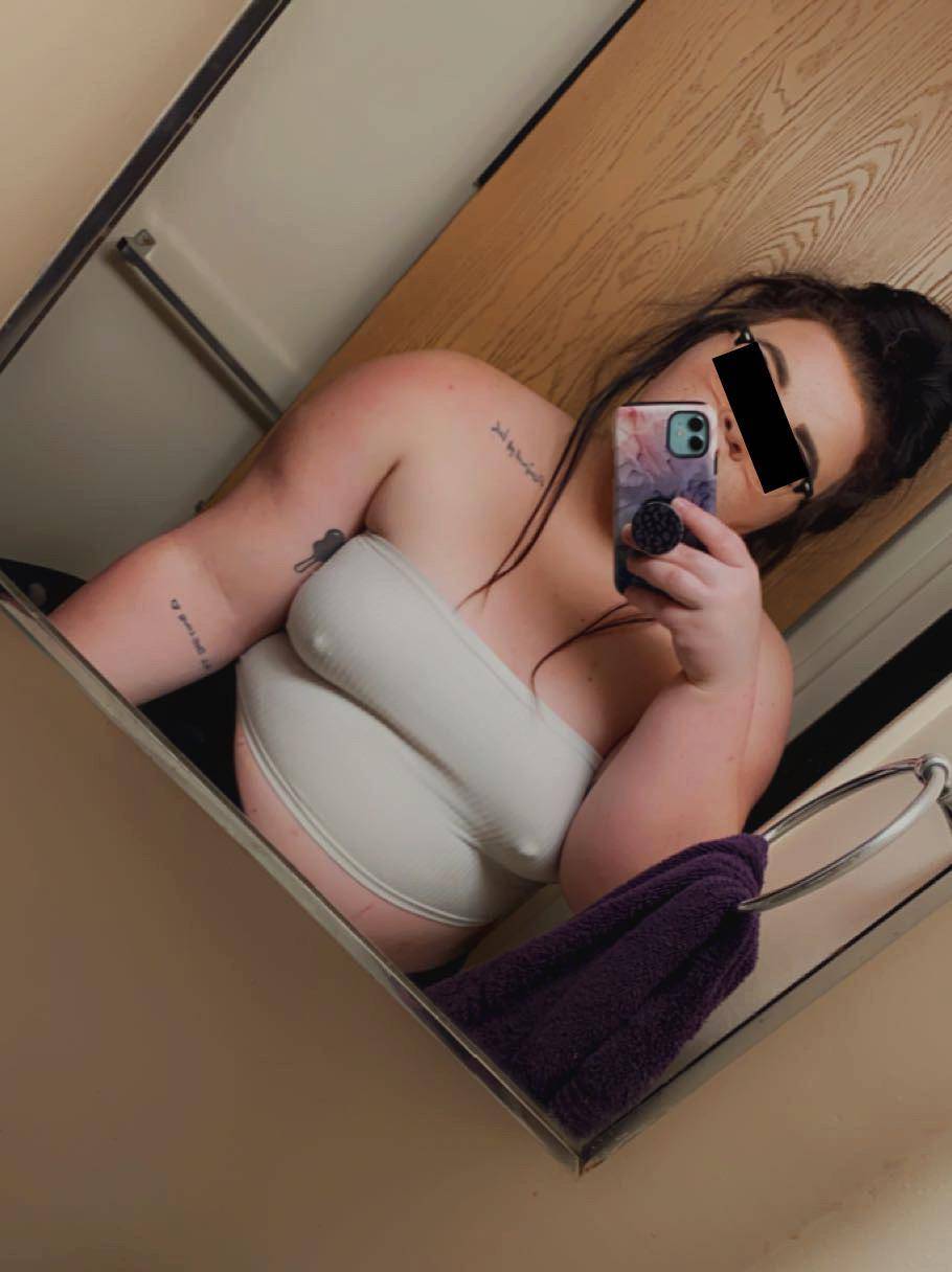 tits that don’t quit | Scrolller