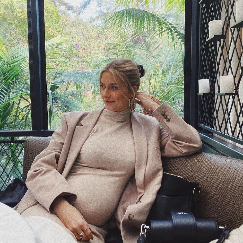 Tittenstute Lena Gercke präsentiert ihre Euter! | Scrolller