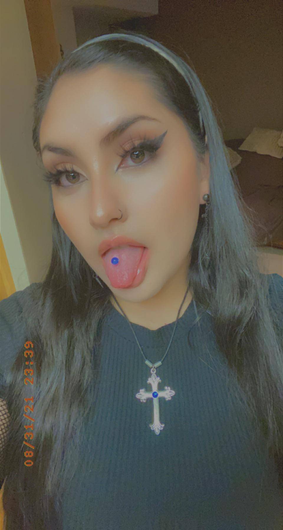Tongue ring matched my necklace | Scrolller
