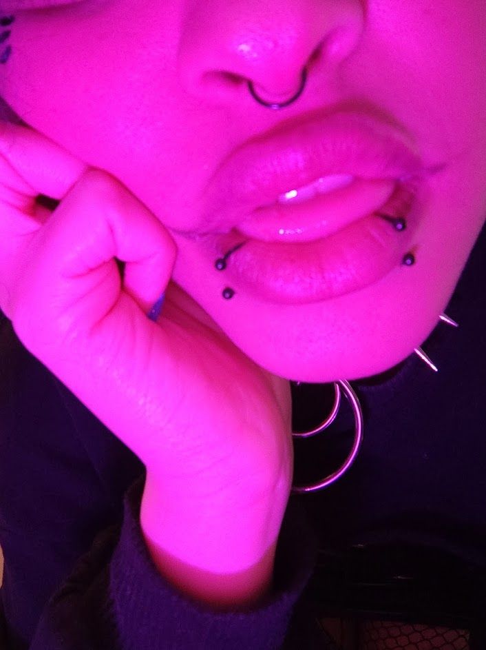 Tongues Always Feel So Squishy Scrolller