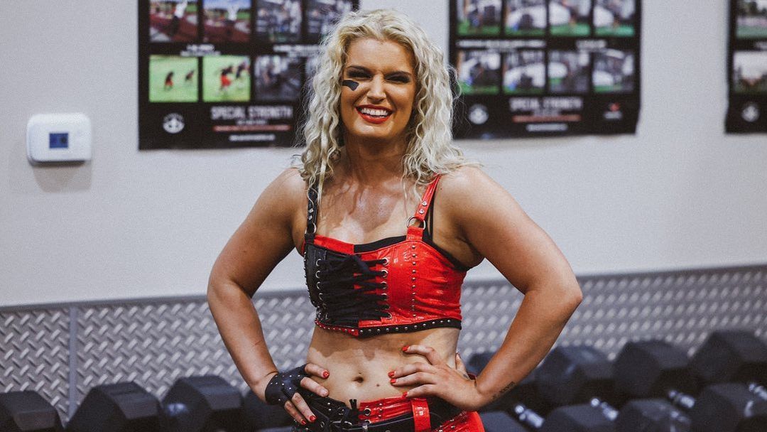 Toni Storm | Scrolller