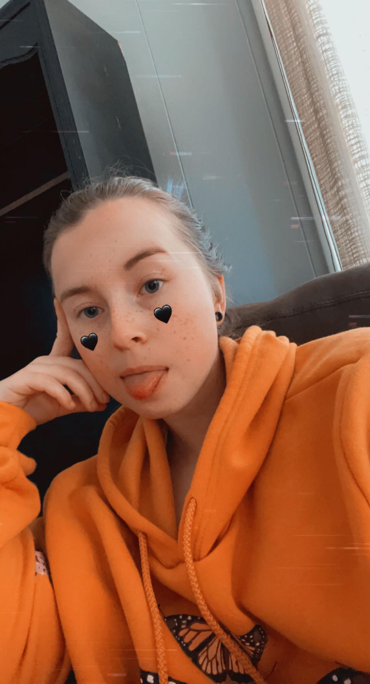 Top knot and a hoodie 😙 | Scrolller