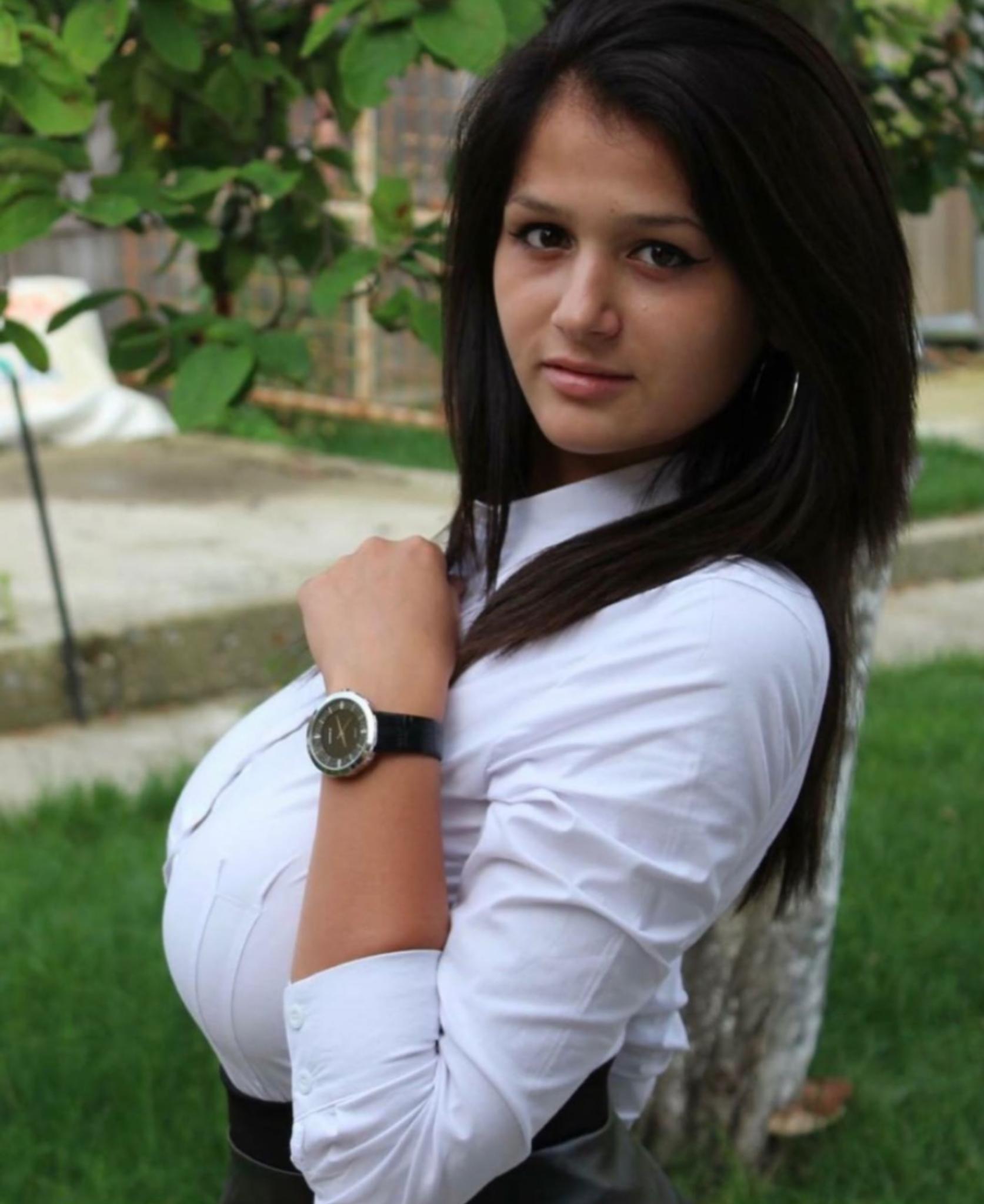 Top ready to bust | Scrolller