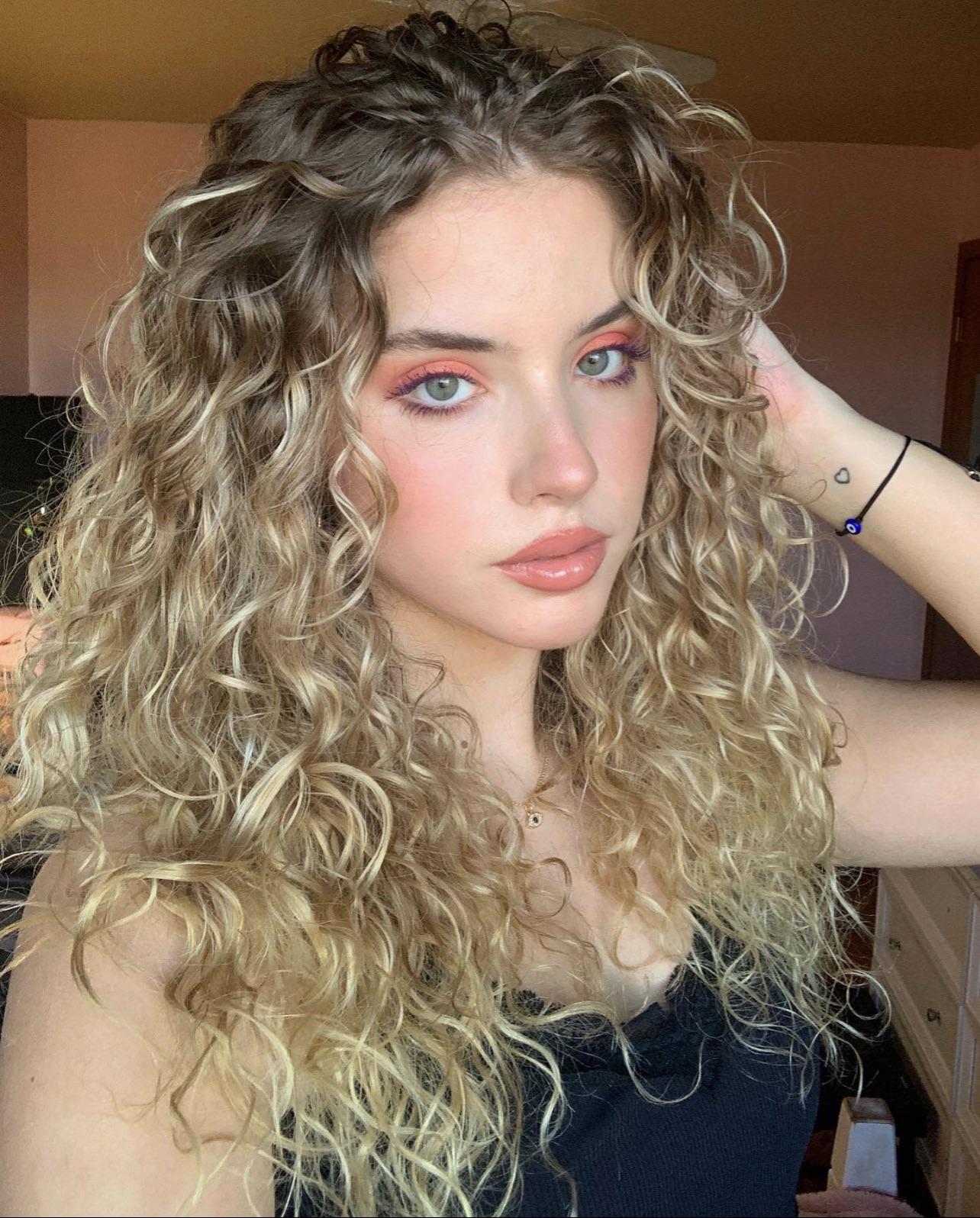 Yael Shelbia [Curly Friday] | Scrolller