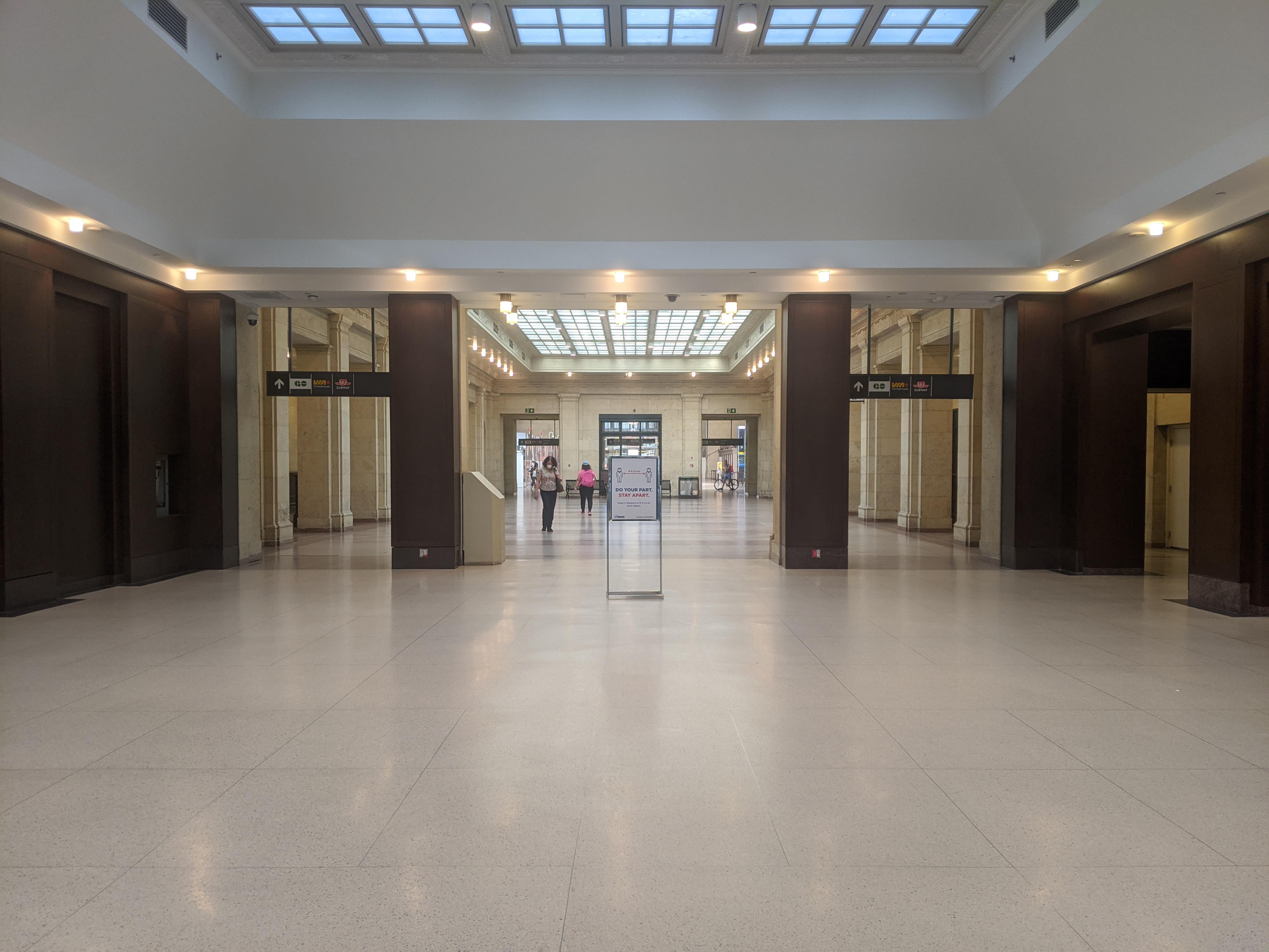 Toronto Union Station, Monday at 5:15pm | Scrolller