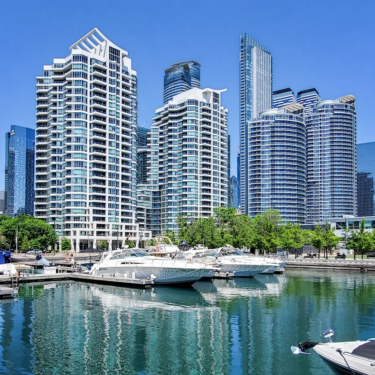 Toronto Waterfront | Scrolller