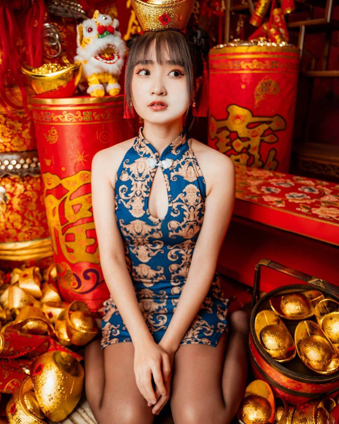 Traditional dress | Scrolller