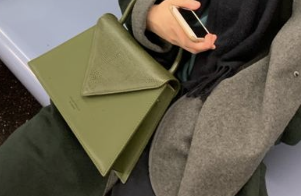 Trapezoid Purse ID | Scrolller