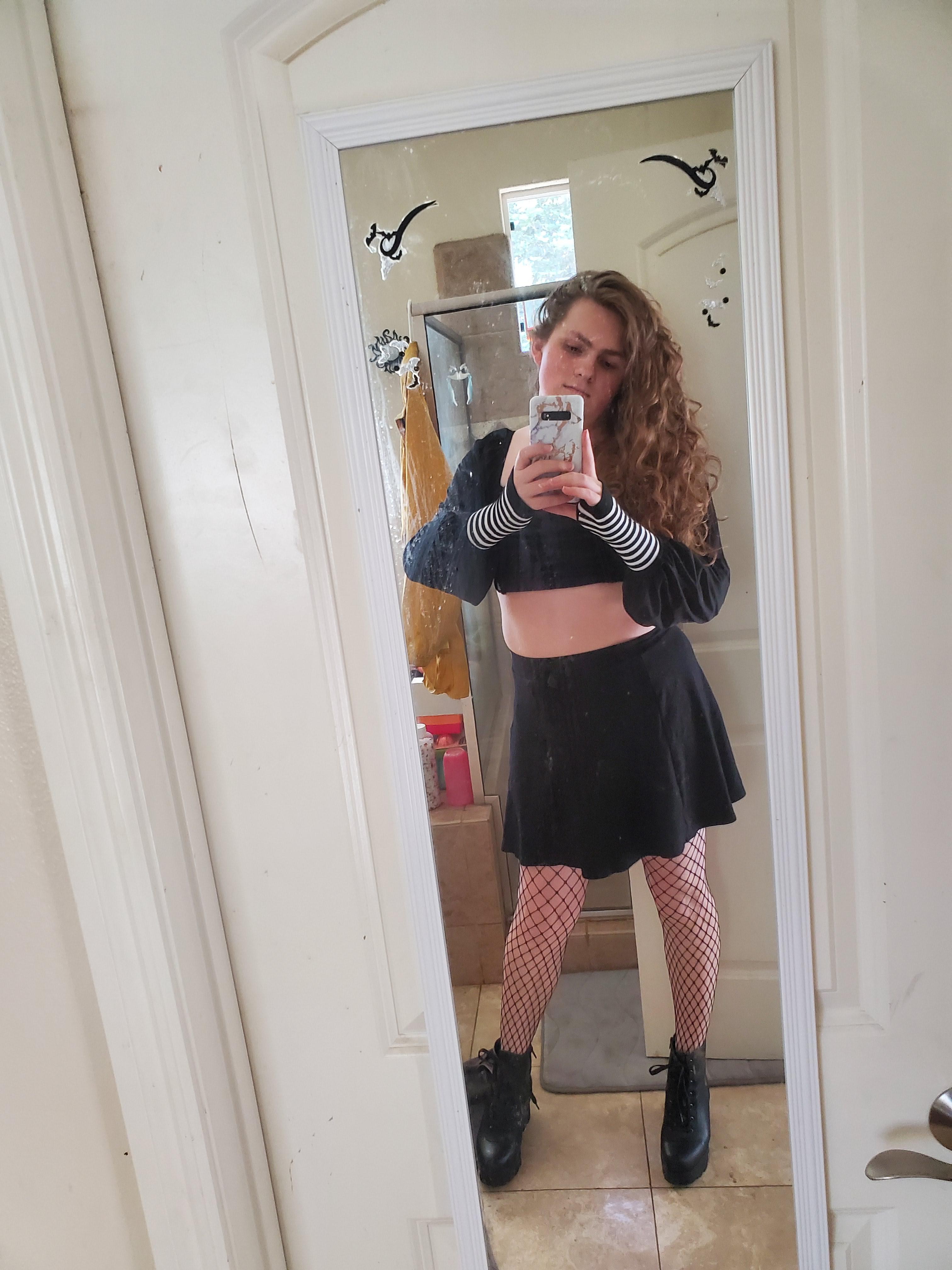 Tried out a new outfit and felt pretty nice. | Scrolller