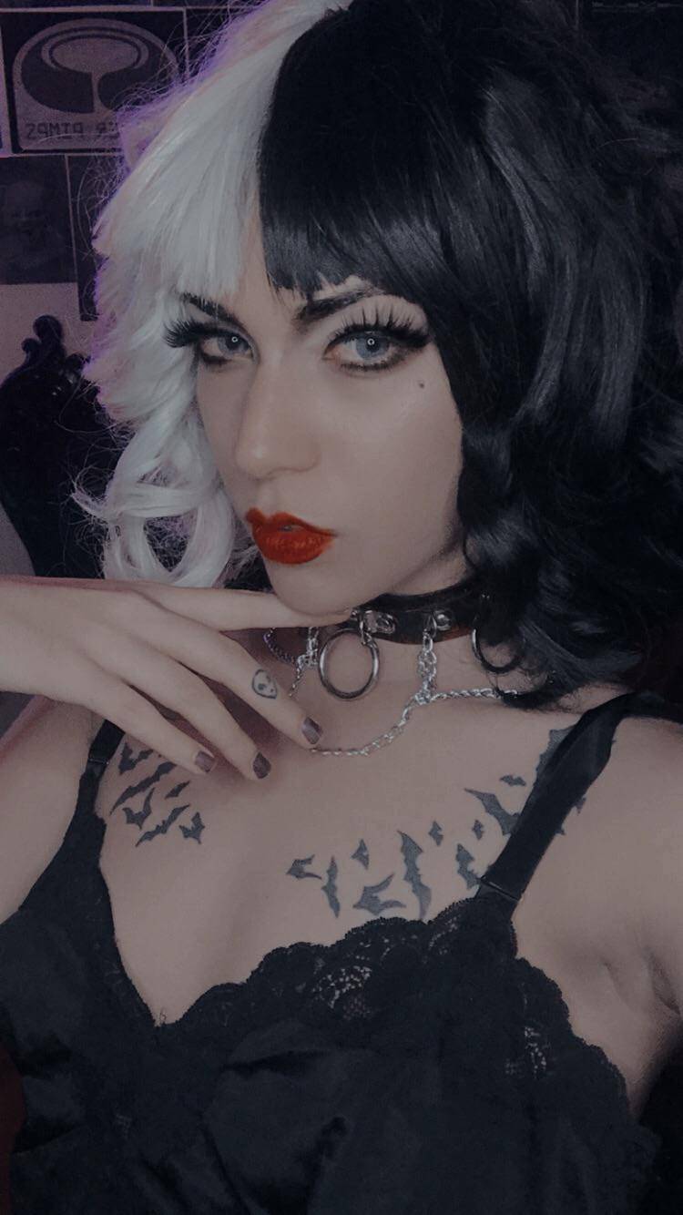 Tried to achieve that “Cruella De Vil” hairstyle | Scrolller