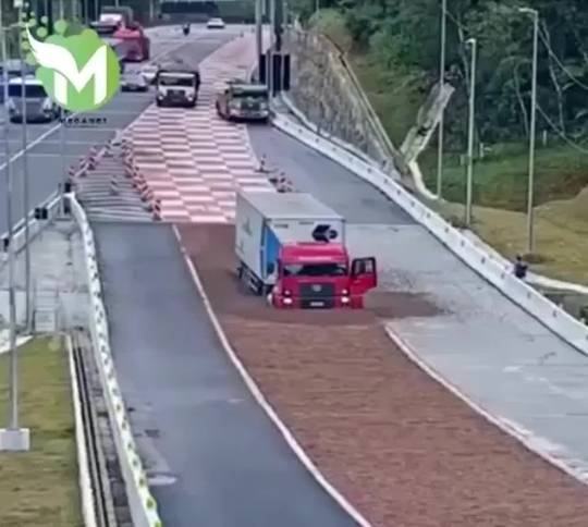 Truck Fail | Scrolller