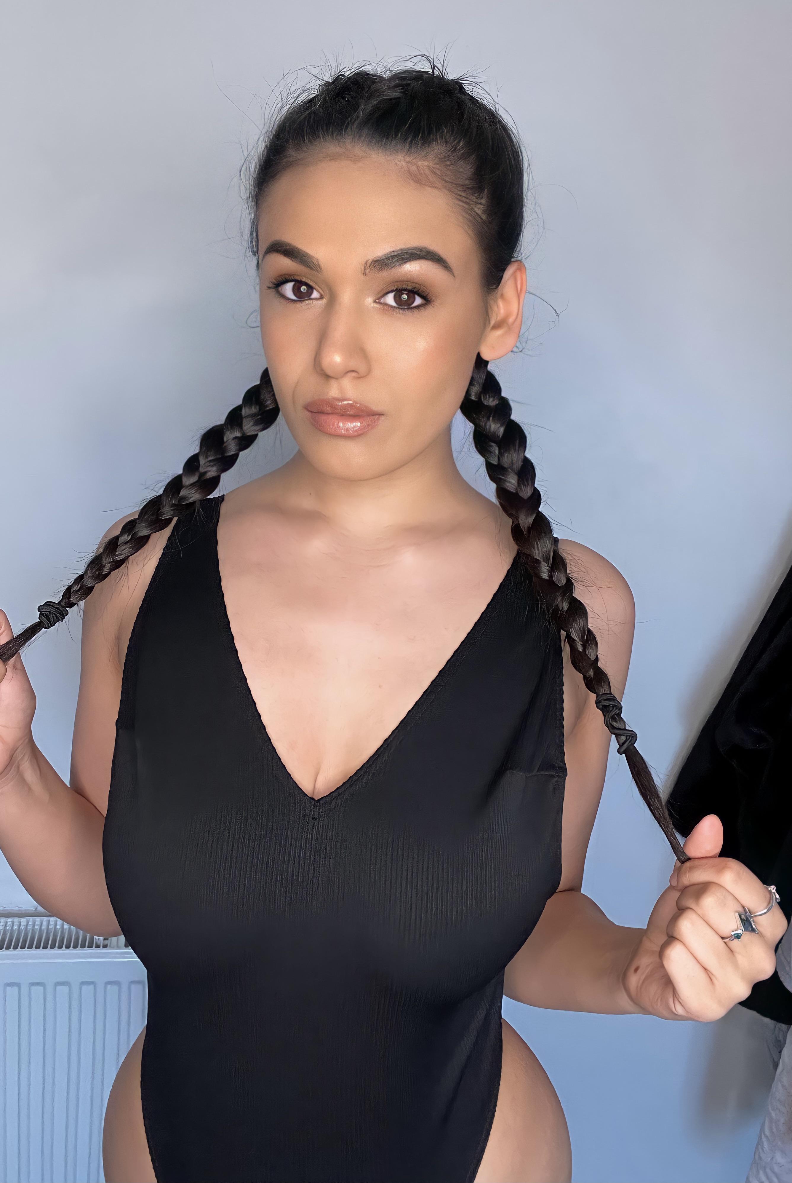 Trying the pro selfie camera [over 18] | Scrolller