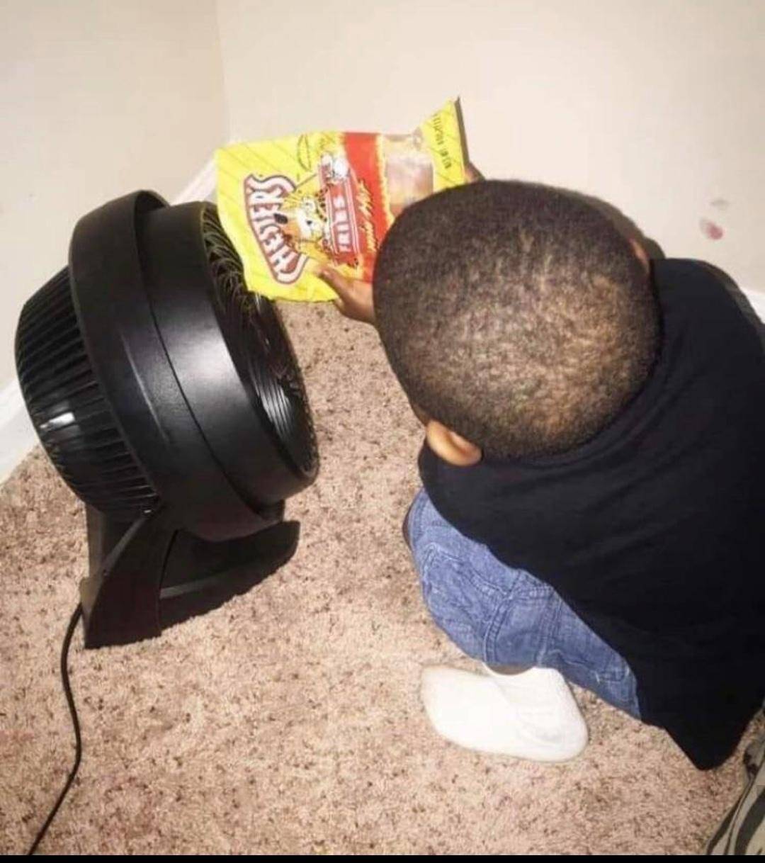 Trying to cool down hot chips🤦‍♂️ | Scrolller