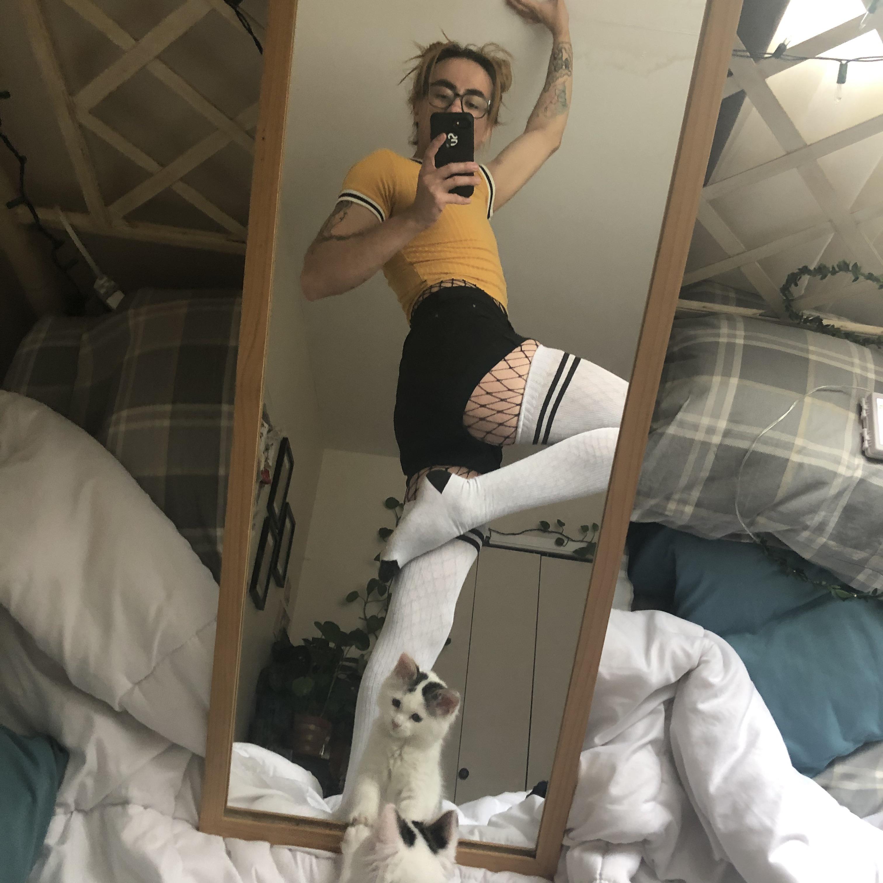 Trying to do power poses and someone decided to join me | Scrolller