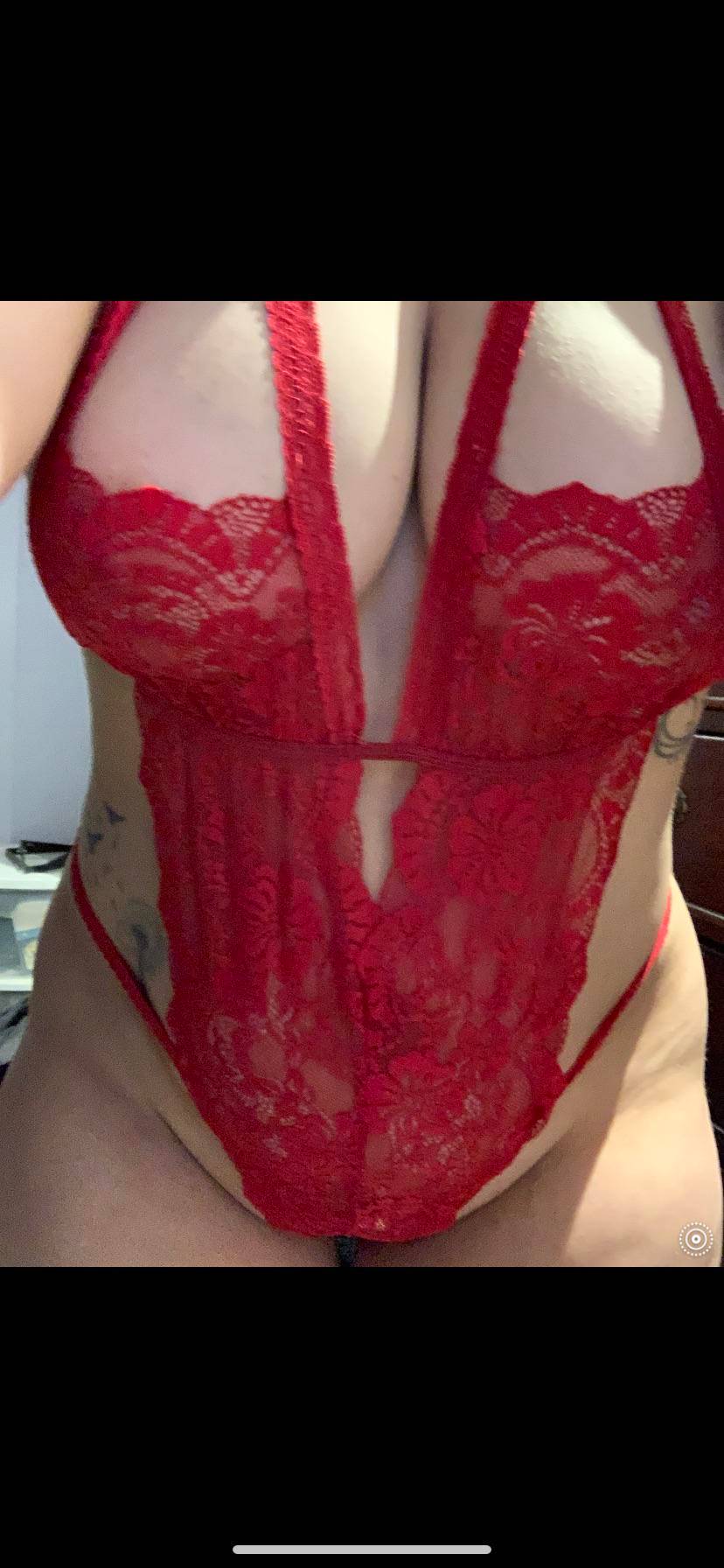 Trying to figure out if reds my color 😜😏 | Scrolller