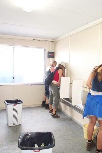 Trying to use trough urinal 2 | Scrolller