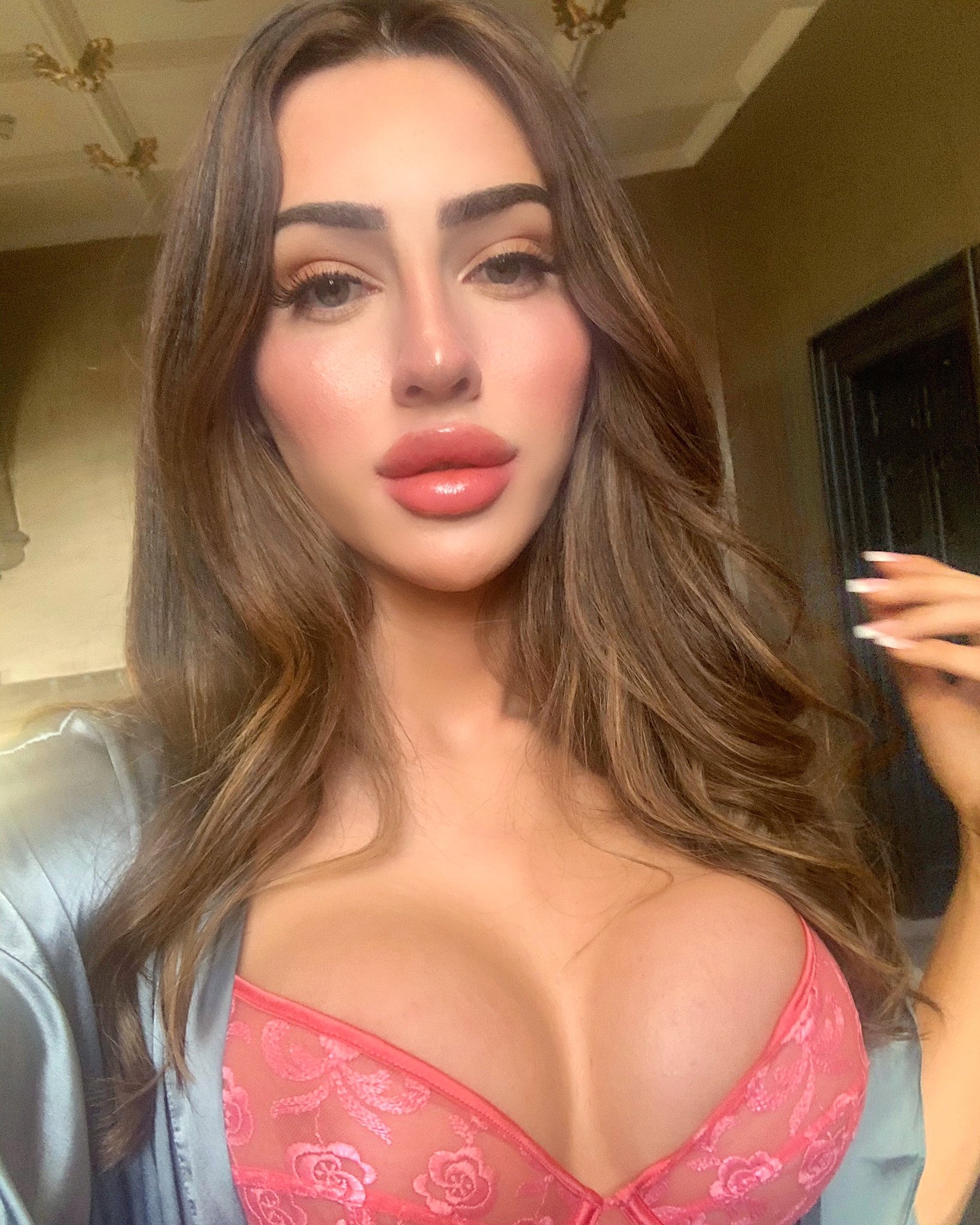 TS Aliyah | Scrolller