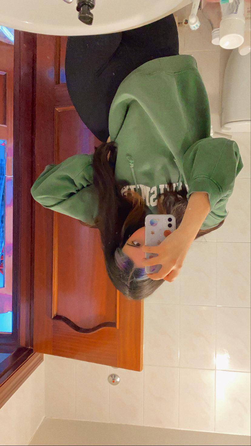 Turn the phone upside down, my guy. 💚🐸 | Scrolller