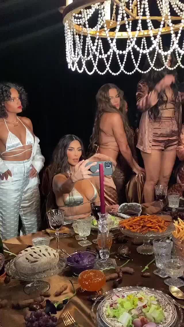 Twerking pt.3 | Scrolller