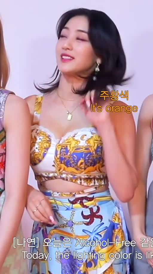 TWICE - Jihyo & Momo | Scrolller