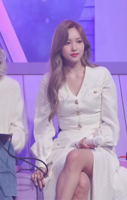 TWICE - Mina | Scrolller