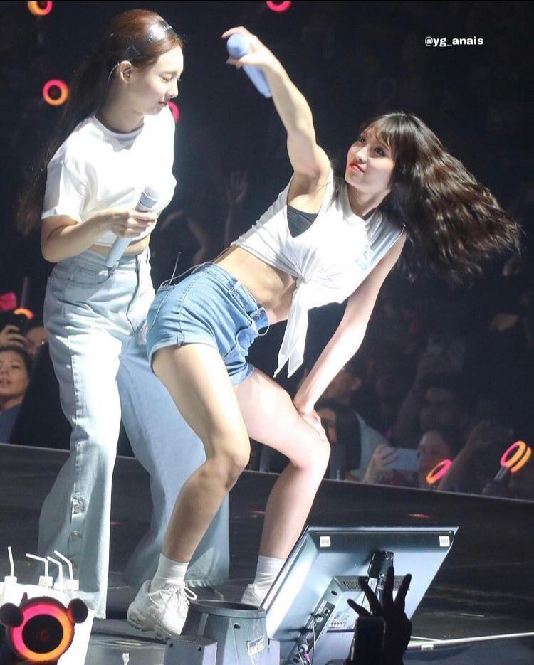 Twice - momo | Scrolller