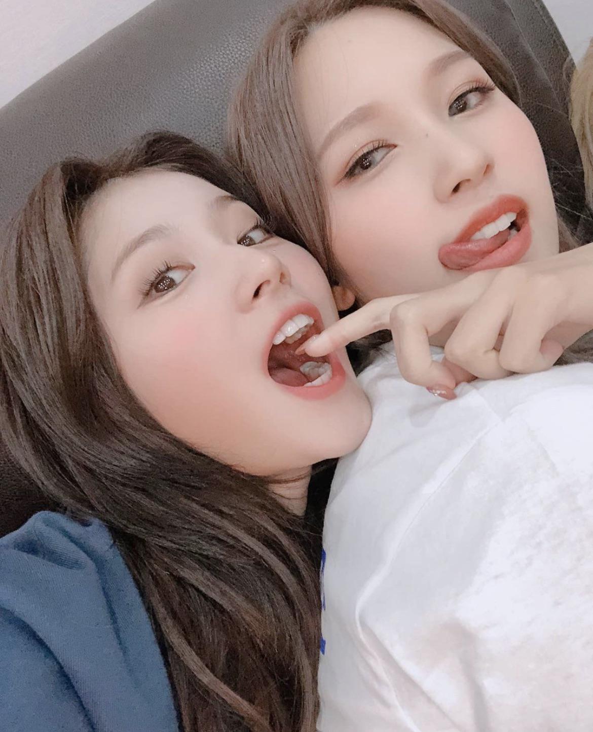 Twice Sana And Mina Scrolller