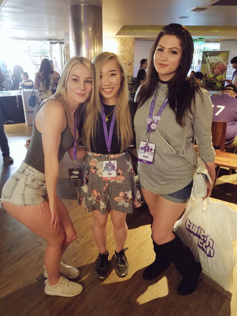 Twitch gals | Scrolller