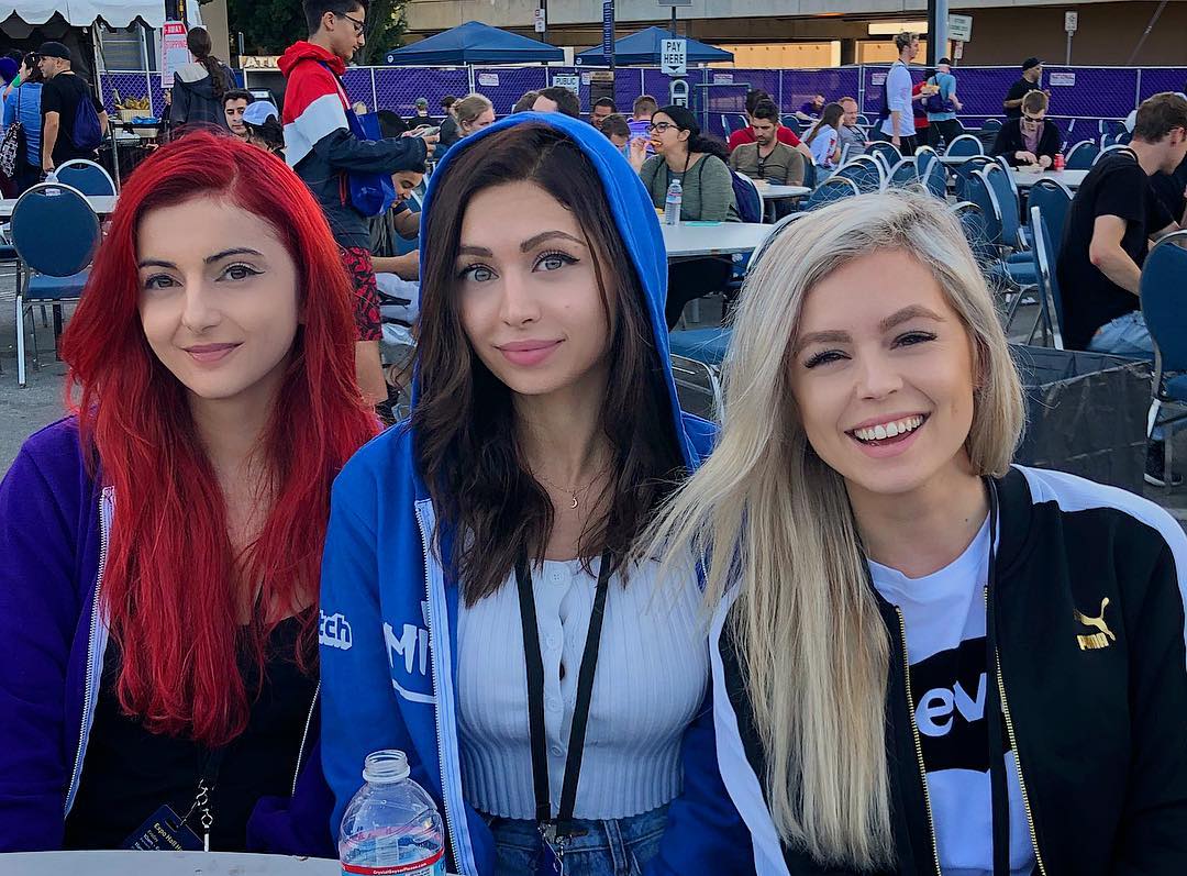 twitch girls | Scrolller
