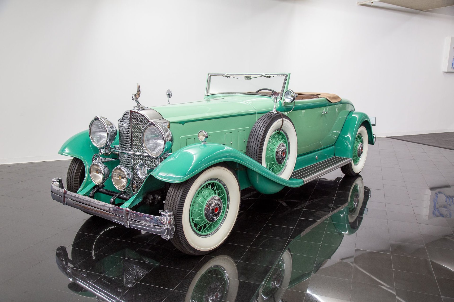 Two-tone green, 1932 Packard 903 Deluxe Eight! | Scrolller