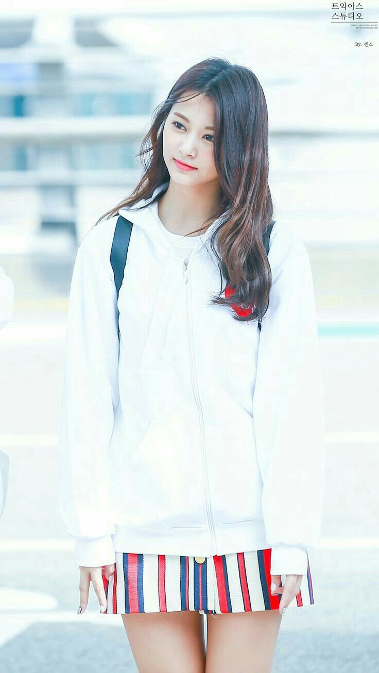 Tzuyu | Scrolller