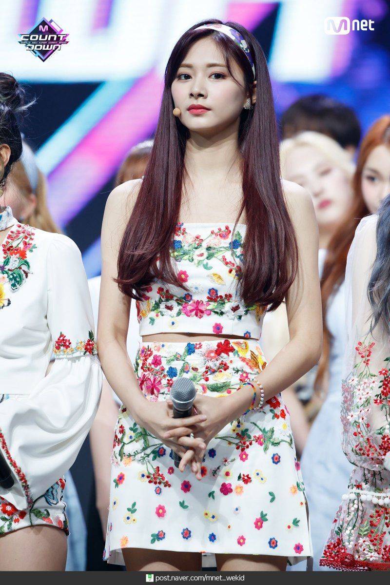 Tzuyu | Scrolller