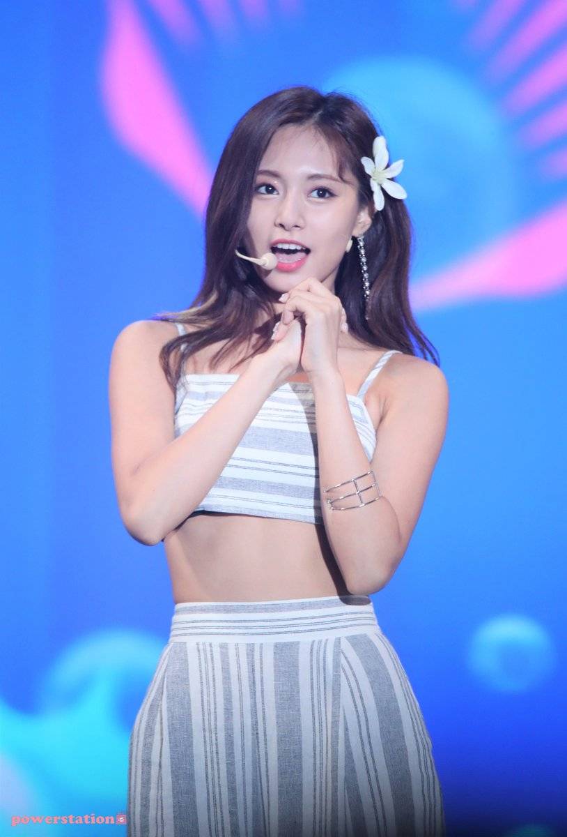 Tzuyu | Scrolller