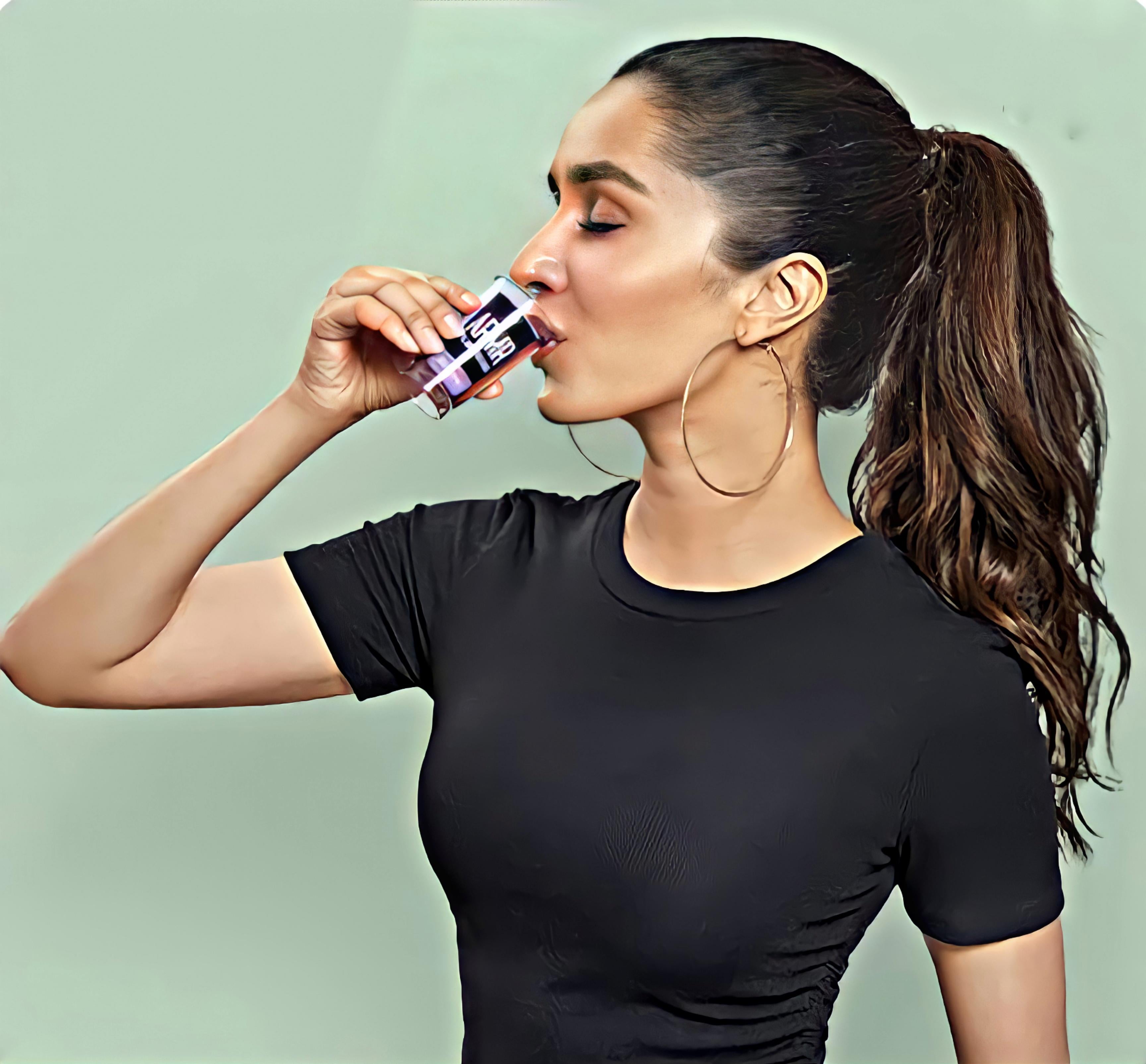 Ufff Shraddha Looks So Healthy .. Perfect Figure and boobs shape In Tight Shirt | Scrolller