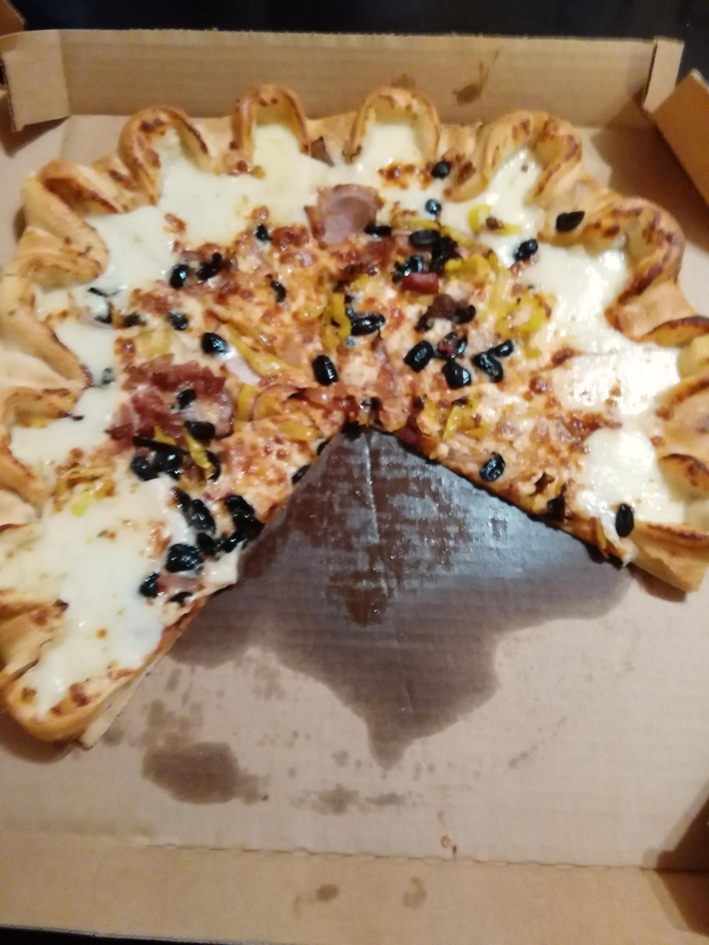 "Ultimate cheesy crust" | Scrolller