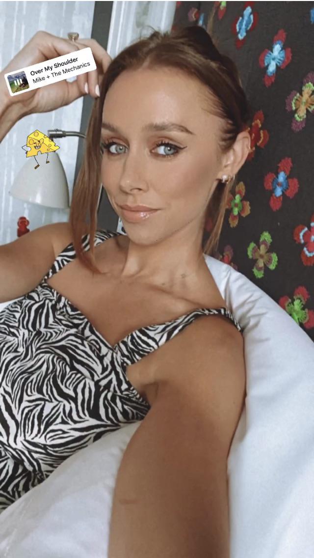 Una in bed.. | Scrolller