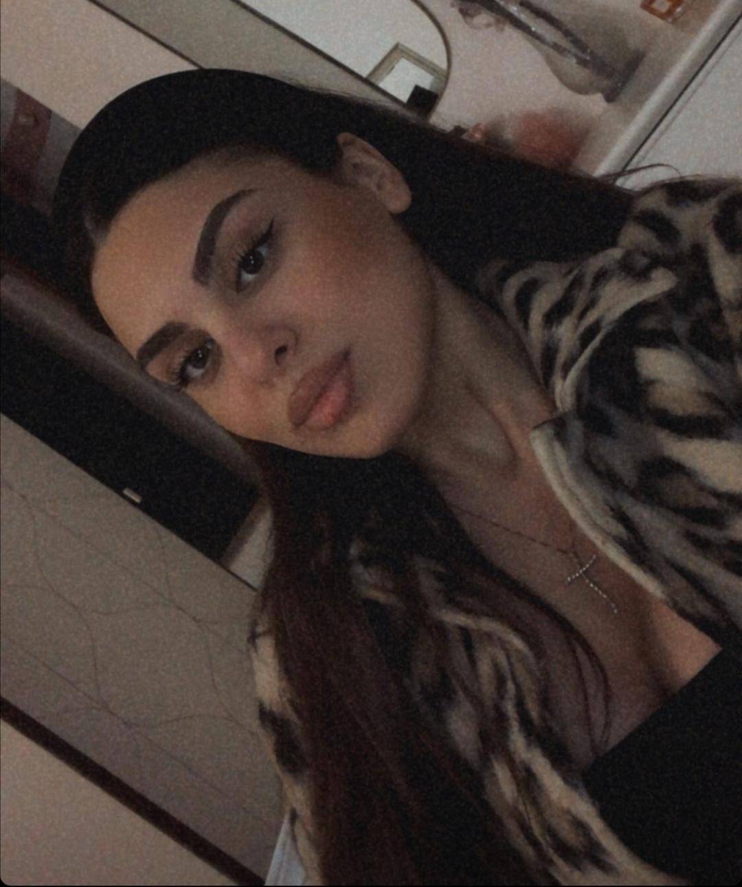 Una ragazza tutta casa e chiesa... | Scrolller