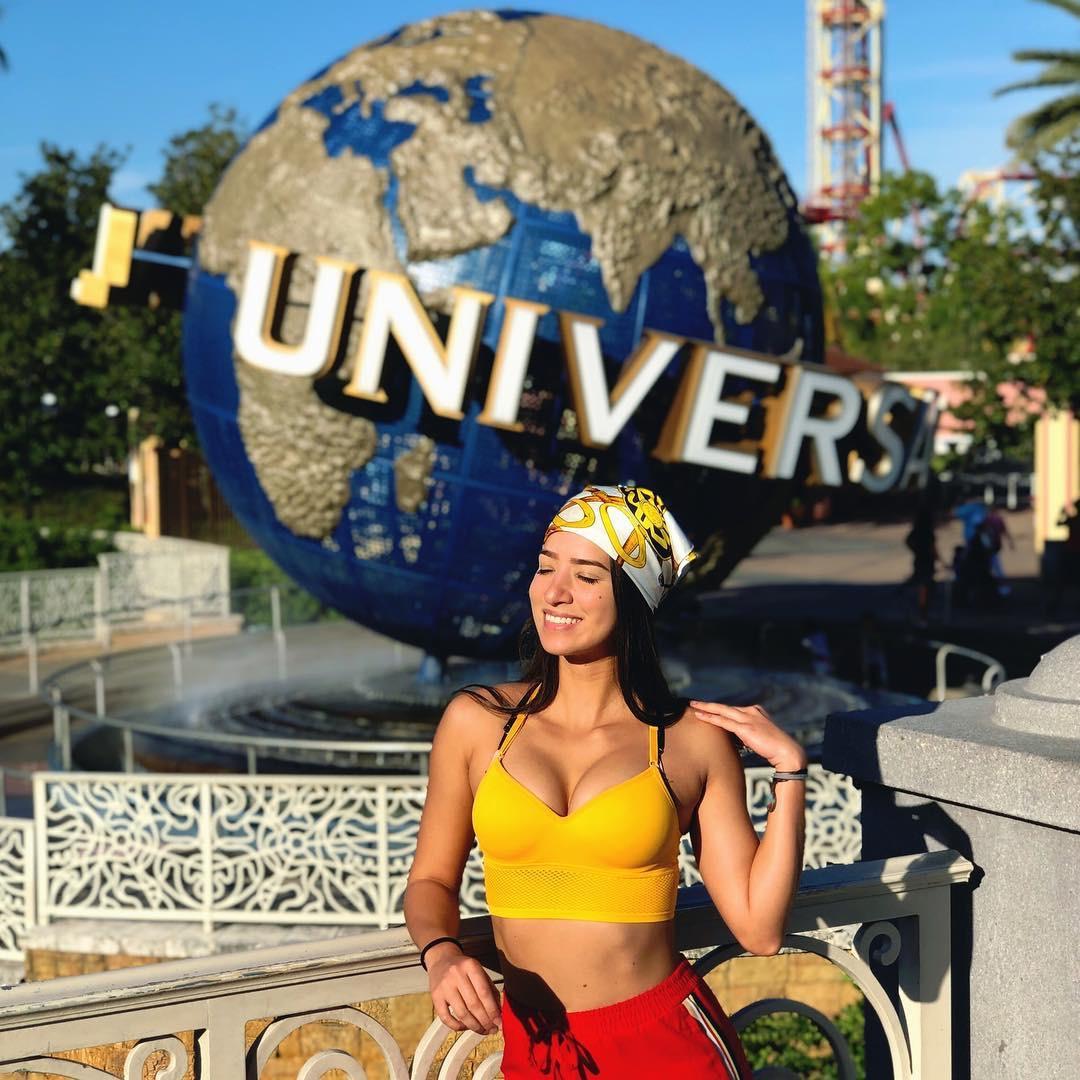 Discover more like HotGirlsAtThemeParks: Universal beauty and Related Content | Scrolller